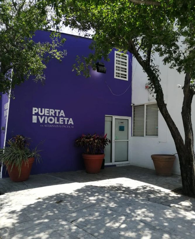 SPGG - puerta violeta